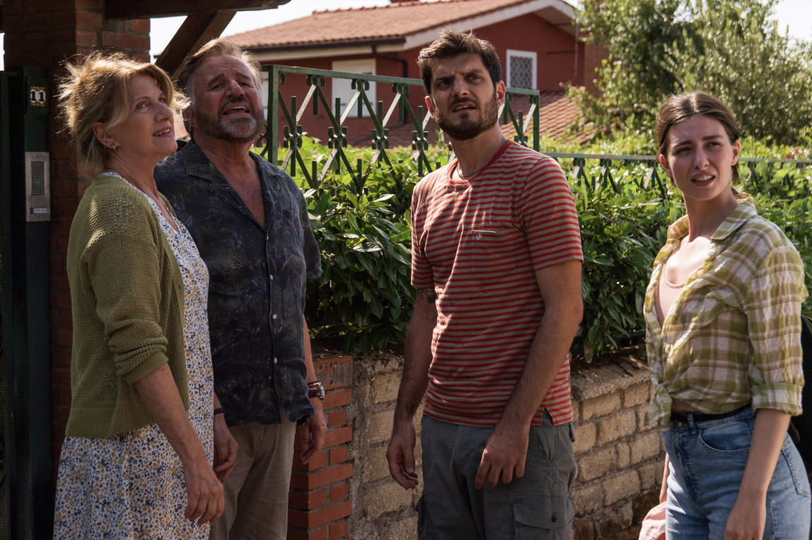 Natale a tutti i costi: la recensione del film Netflix con Christian De Sica